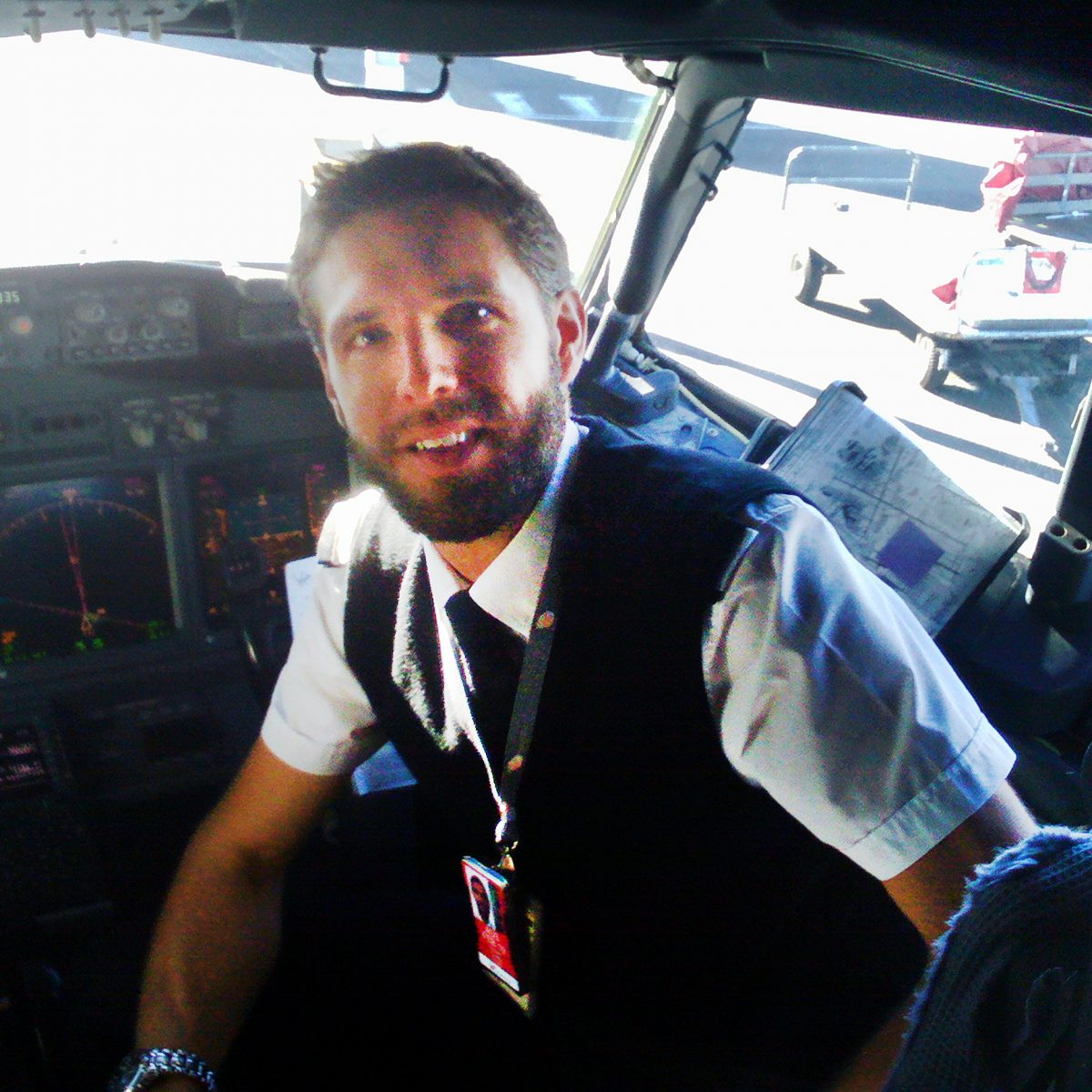 Pilot Dan takes aviation degree sky high – Griffith News