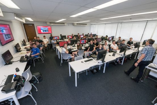 Aviation students fly high in a computer lab! - Griffith News