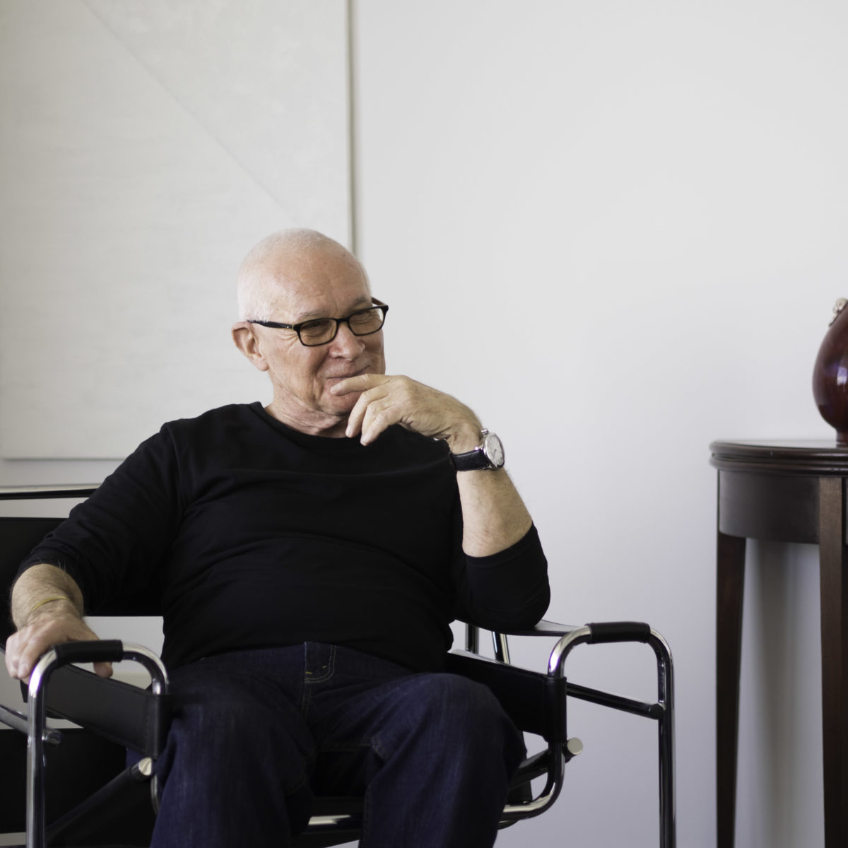 Griffith honours acclaimed artist Robert MacPherson – Griffith News