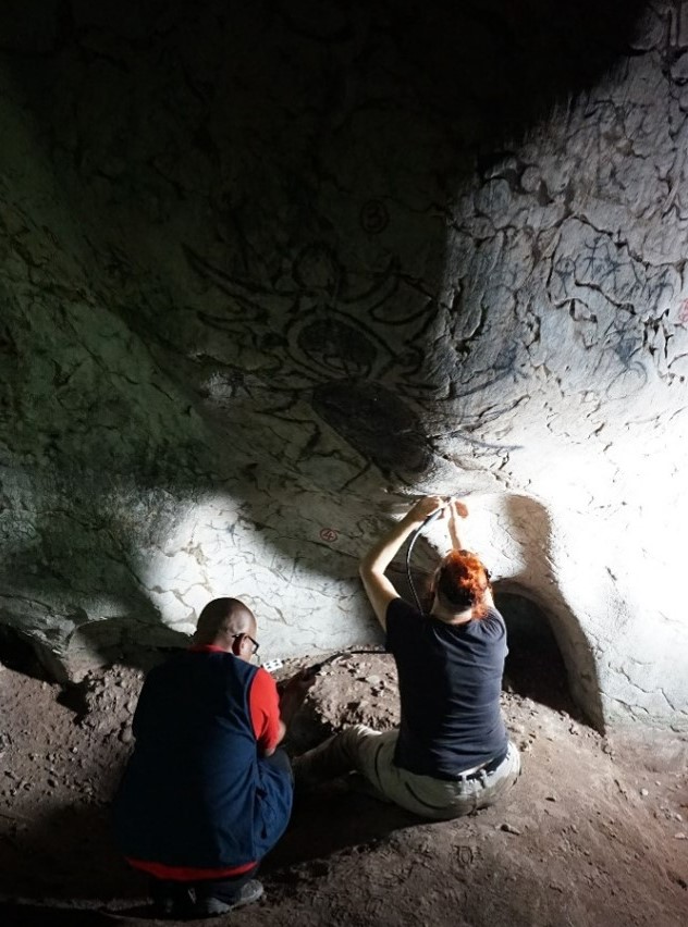 Malaysian rock art found to depict elite-Indigenous conflict - Griffith ...
